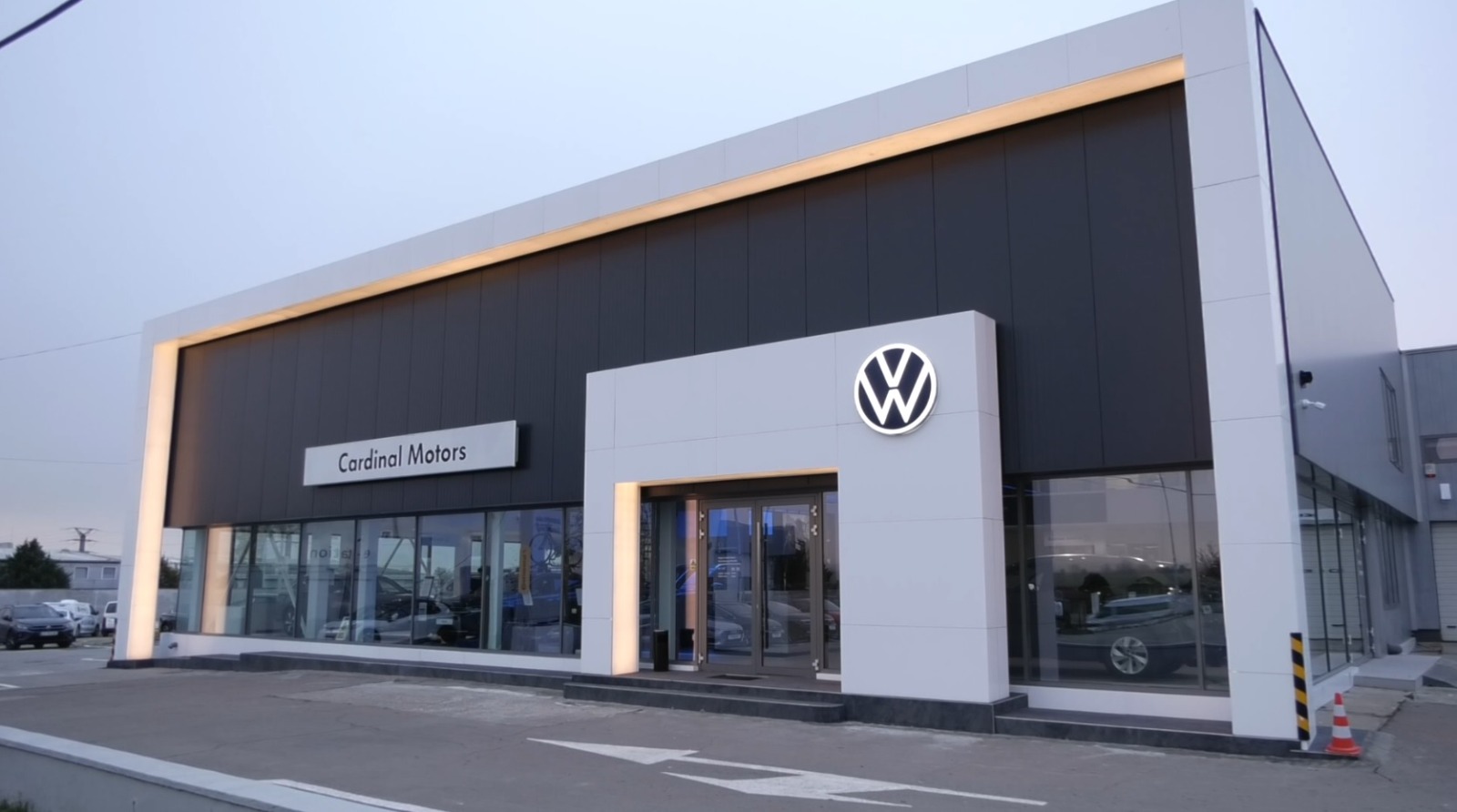 Un showroom gândit în jurul tău: Experiența premium Cardinal Motors ...