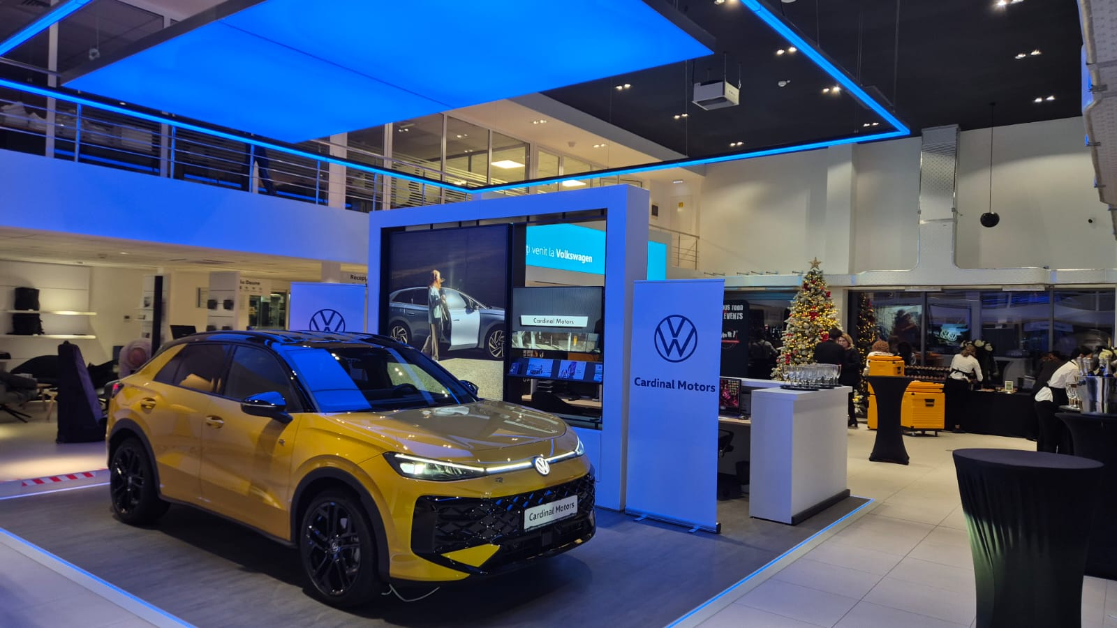 Cardinal Motors ridică ștacheta: Showroomul viitorului, inaugurat în ...