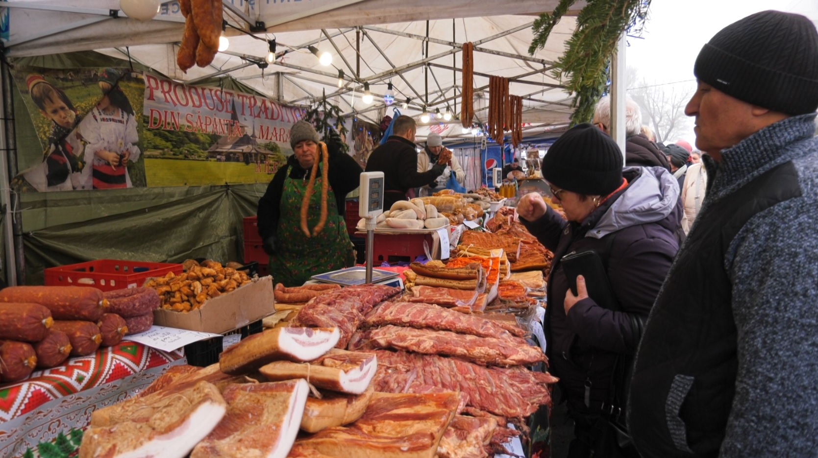 Masa de sărbători începe cu forfota din târgurile cu produse ...