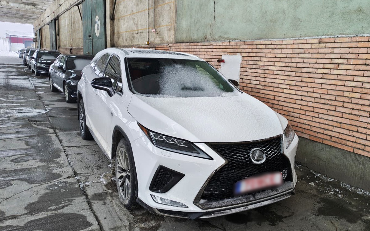Autoturism de lux, căutat de către autoritățile din Canada, descoperit ...