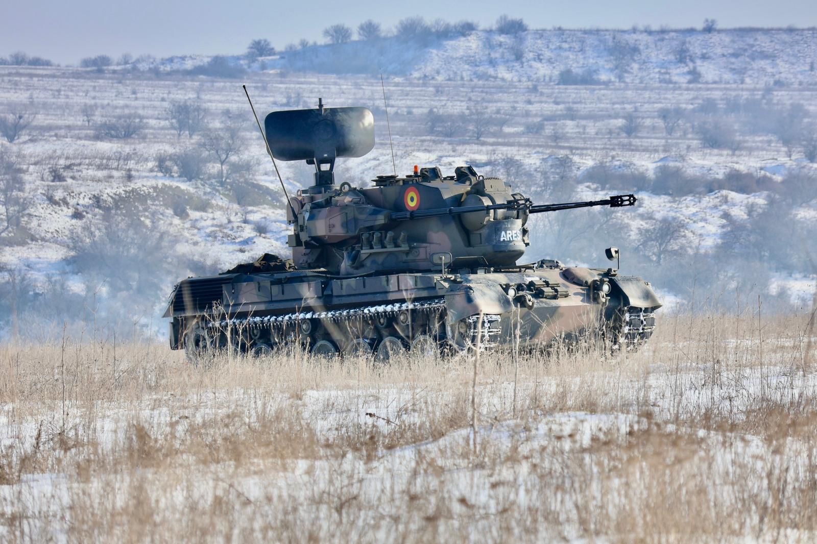 Trageri militare și deplasări de tehnică în poligonul din Murfatlar ...